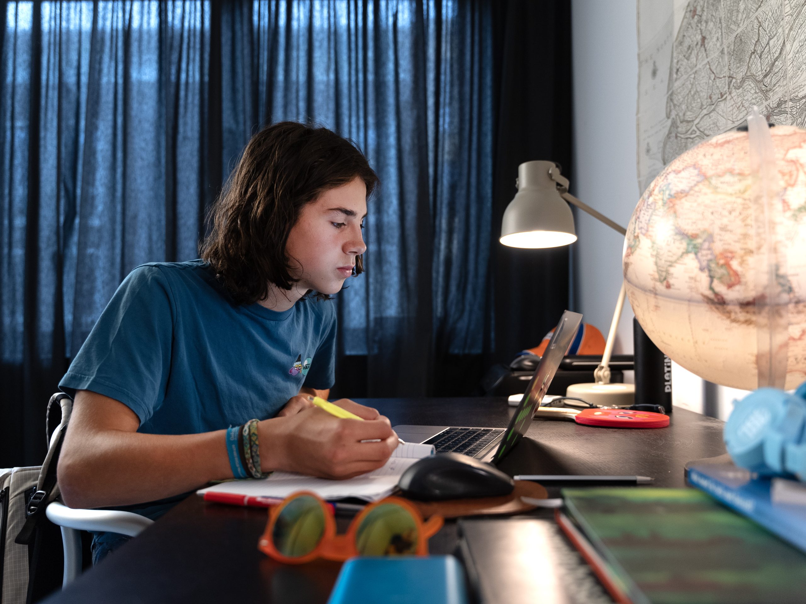 - Persbericht -Scholieren luiden noodklok: Onderwijs faalt in AI en mentale gezondheid - StudyGo